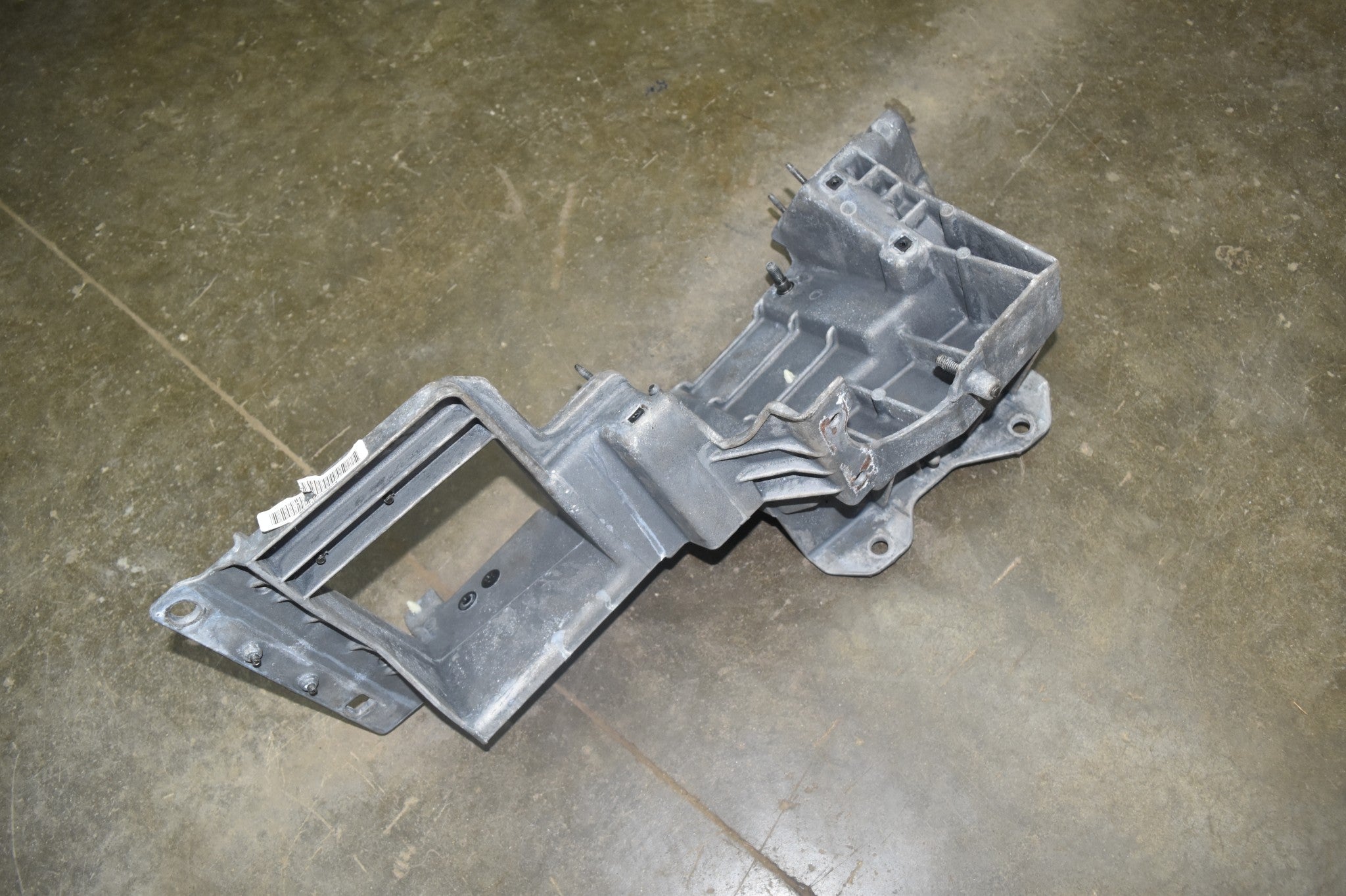 1999 2007 Chevrolet Silverado GMC Sierra Dash Support Bracket 00 01 02 ...
