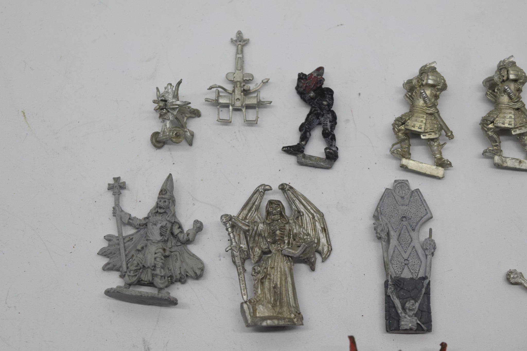 Lot of 17 Assorted Metal Miniatures Reaper Mindtaker D&D Dungeons And ...