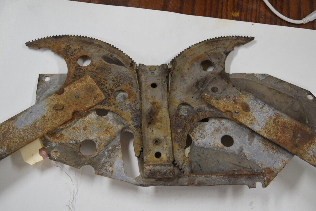 1958 58 Cadillac Fleetwood series 75 limo divider window regulator cen ...