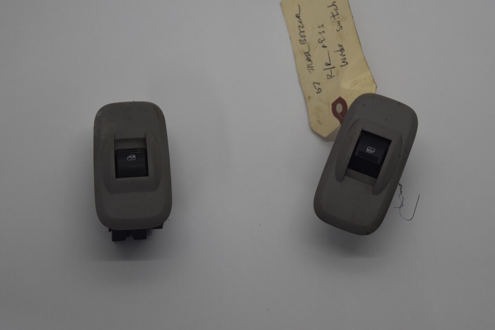 06 07 08 09 Chevrolet Trailblazer Rear Power Window Switch's left righ ...