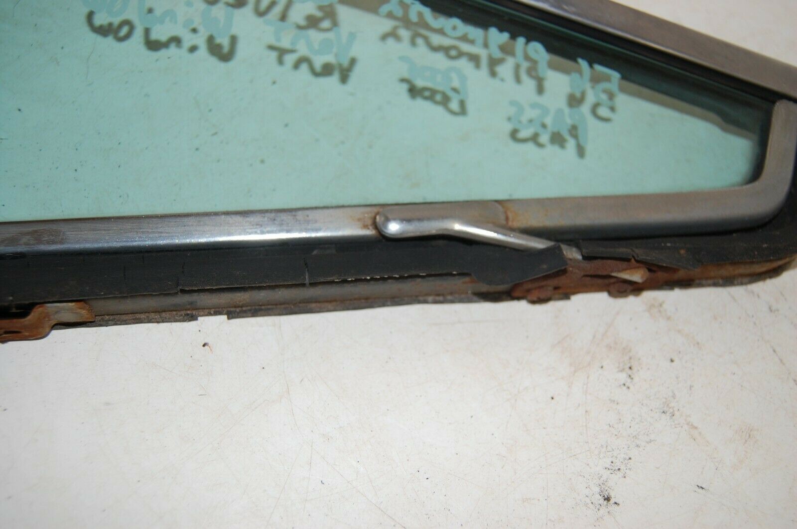 1956 PLYMOUTH BELVEDERE RS VENT WINDOW ASSEMBLY W/ GLASS SOLEX HERCULI ...