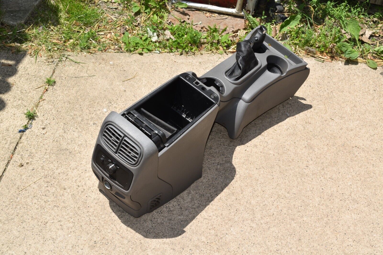 07 Front Lower Center Console 2007 Chevrolet Trailblazer floor automat ...