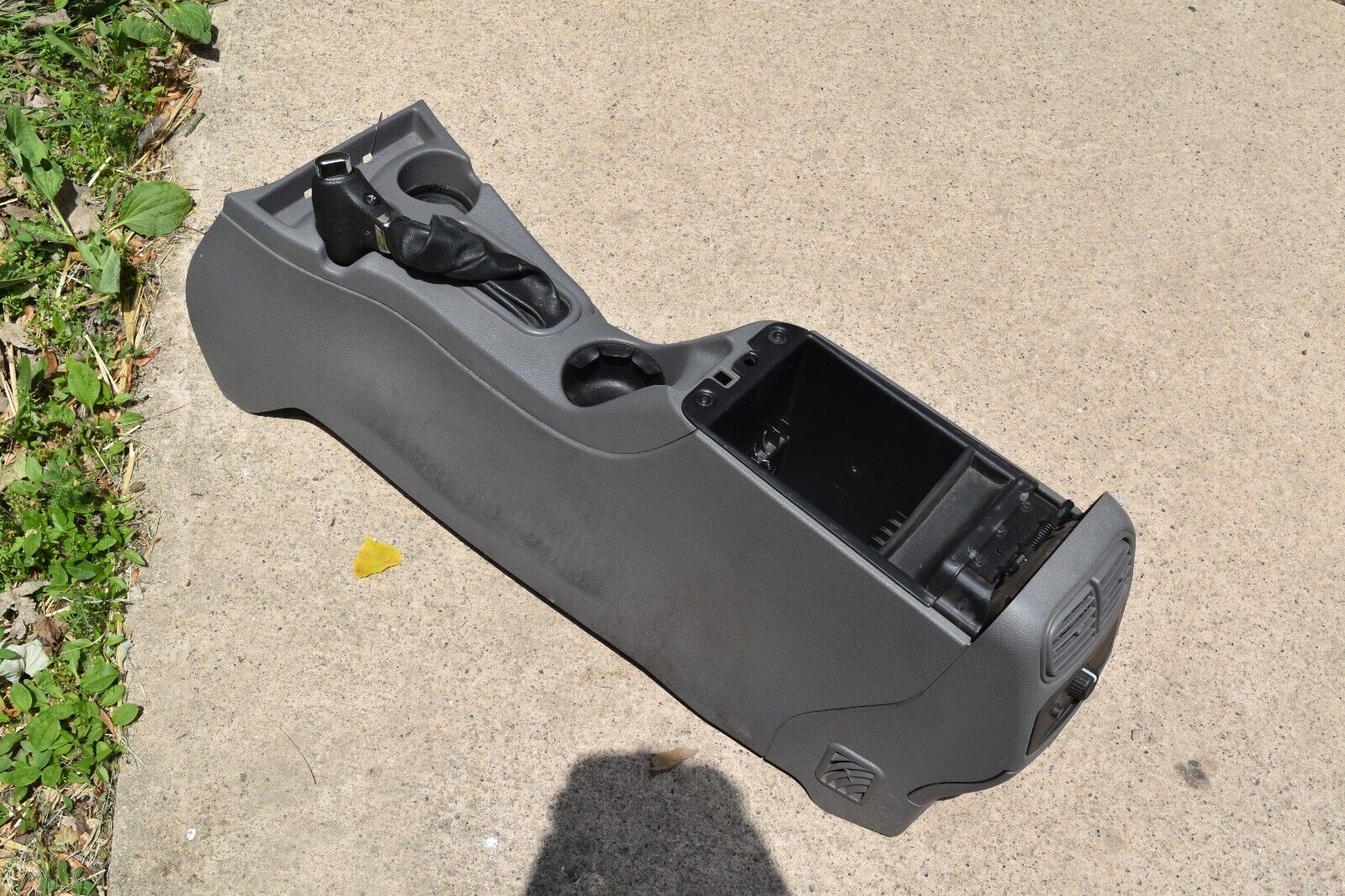 07 Front Lower Center Console 2007 Chevrolet Trailblazer floor automat ...