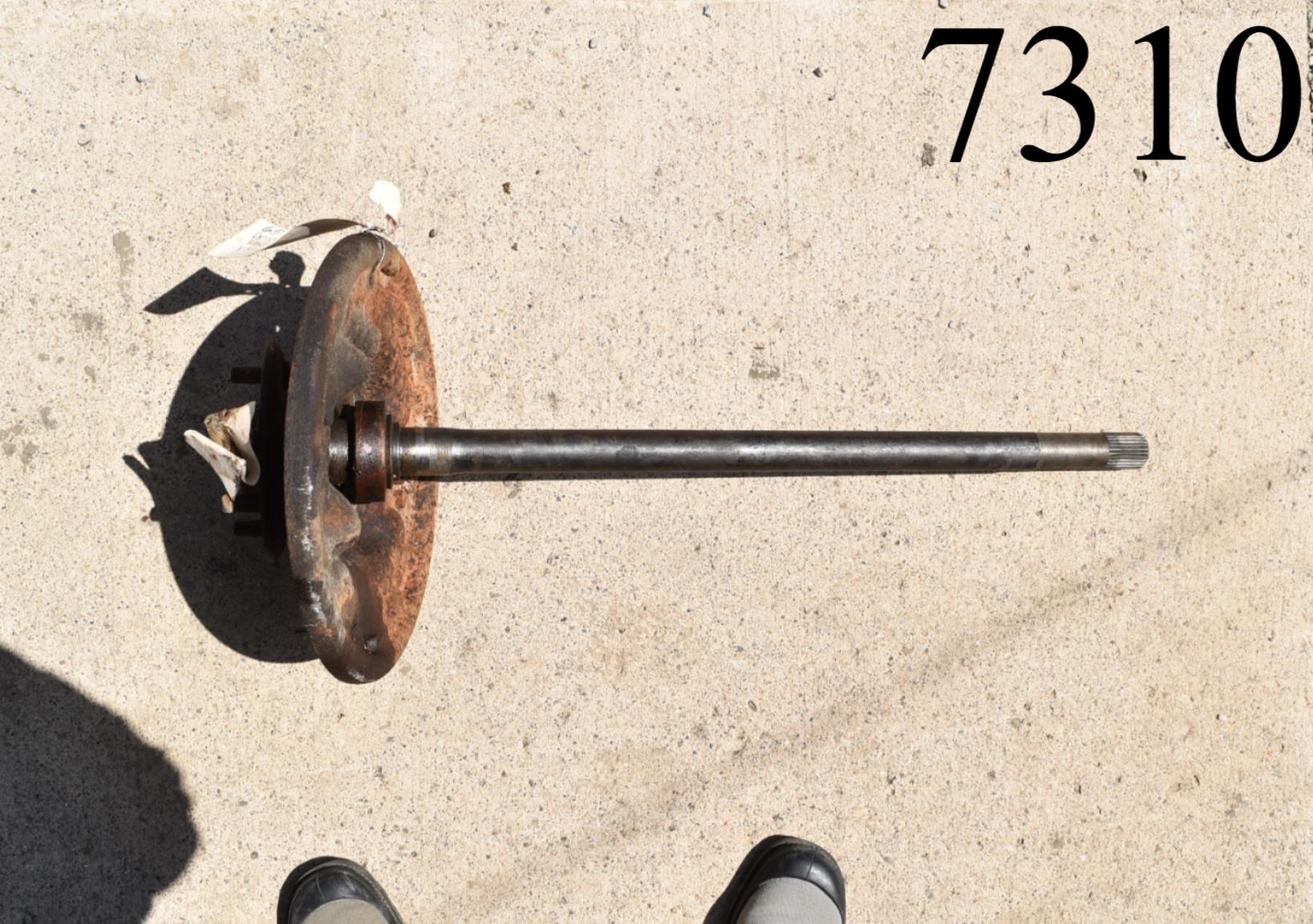 1968 68 Ford Ranchero V8 Rear Left Driver Axle 28 Spline 9" Backing Pl ...