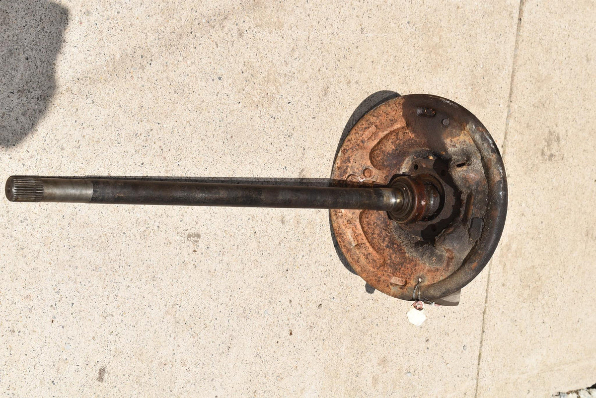 1968 68 Ford Ranchero V8 Rear Left Driver Axle 28 Spline 9" Backing Pl ...