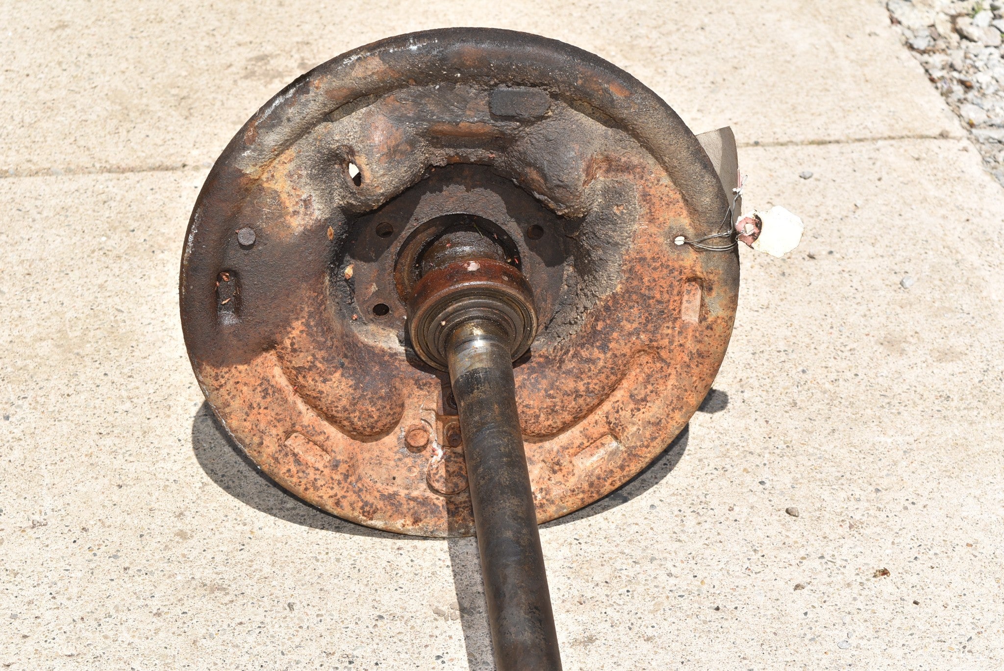 1968 68 Ford Ranchero V8 Rear Left Driver Axle 28 Spline 9" Backing Pl ...