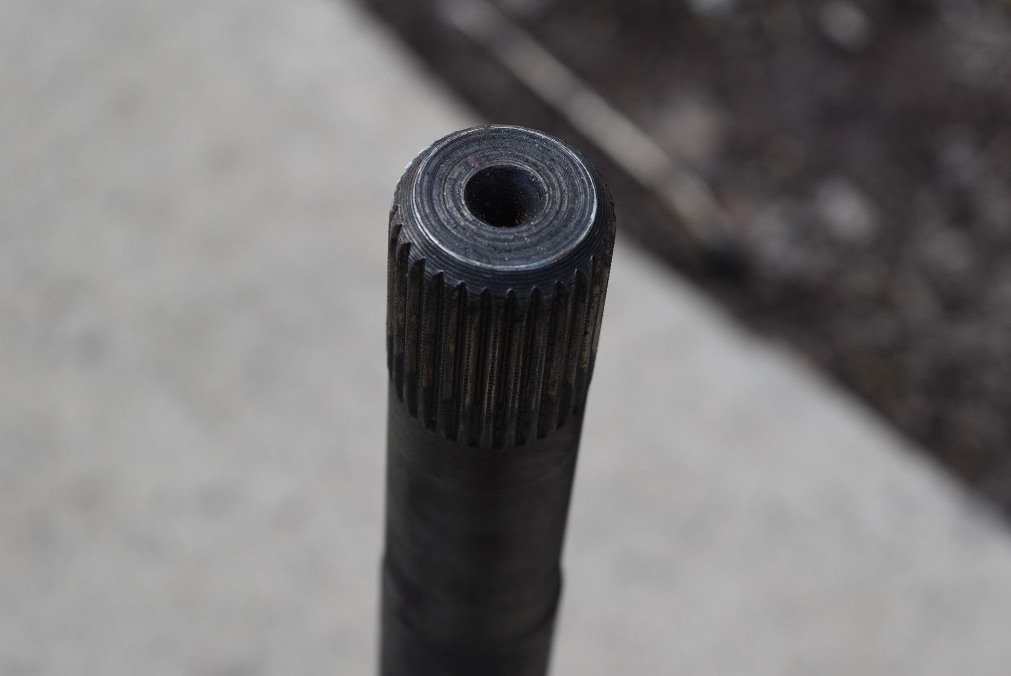 1968 68 Ford Ranchero V8 Rear Left Driver Axle 28 Spline 9" Backing Pl ...