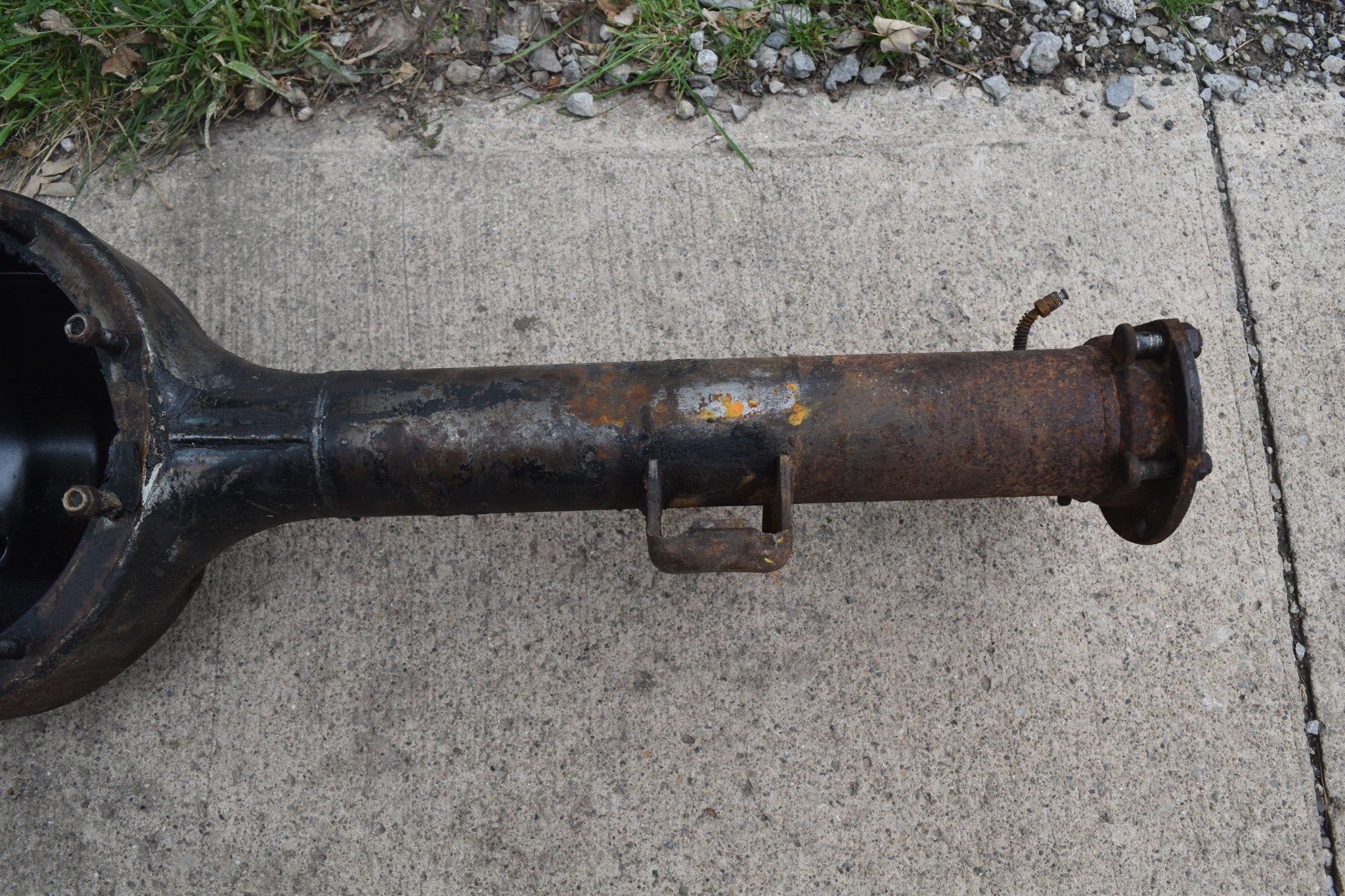 1957 FORD 9 INCH REAR AXLE DIFFERENTIAL HOUSING 57– FatMan's Garage, LLC