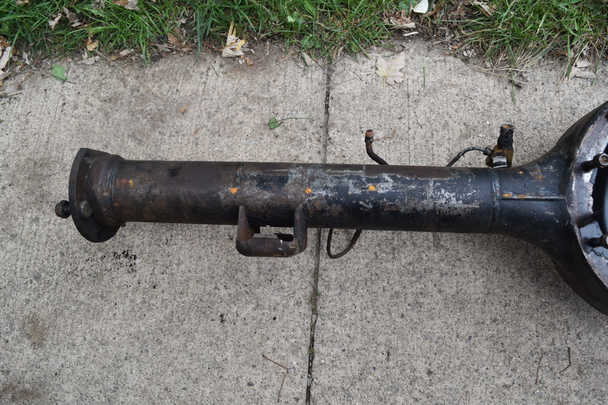 1957 FORD 9 INCH REAR AXLE DIFFERENTIAL HOUSING 57– FatMan's Garage, LLC