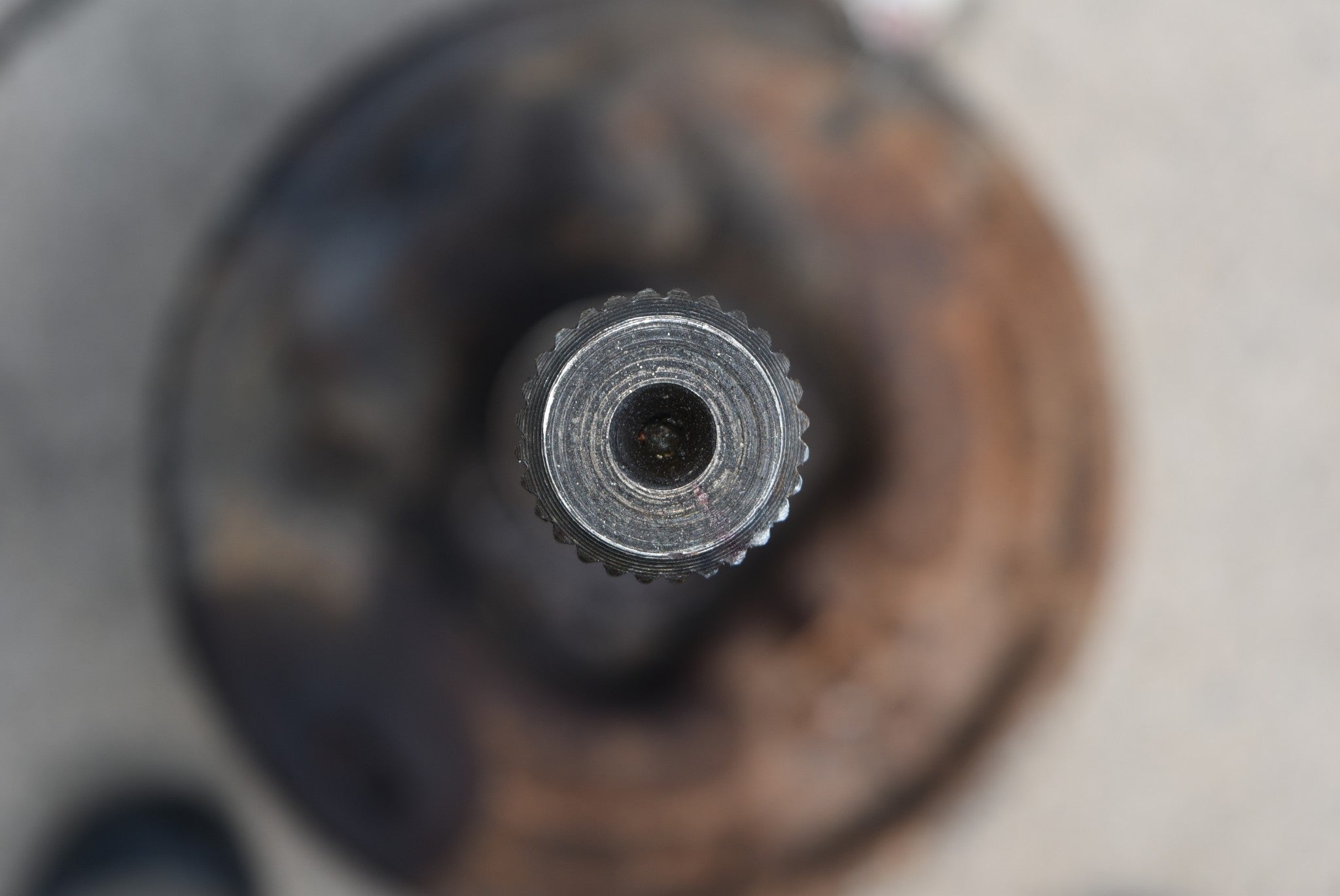 1968 68 Ford Ranchero V8 Rear Left Driver Axle 28 Spline 9" Backing Pl ...