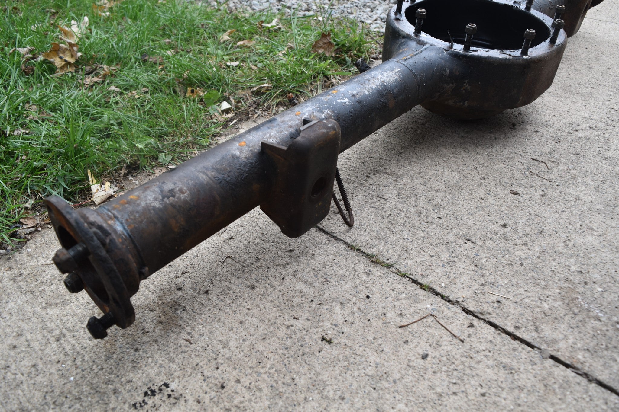 1957 FORD 9 INCH REAR AXLE DIFFERENTIAL HOUSING 57– FatMan's Garage, LLC