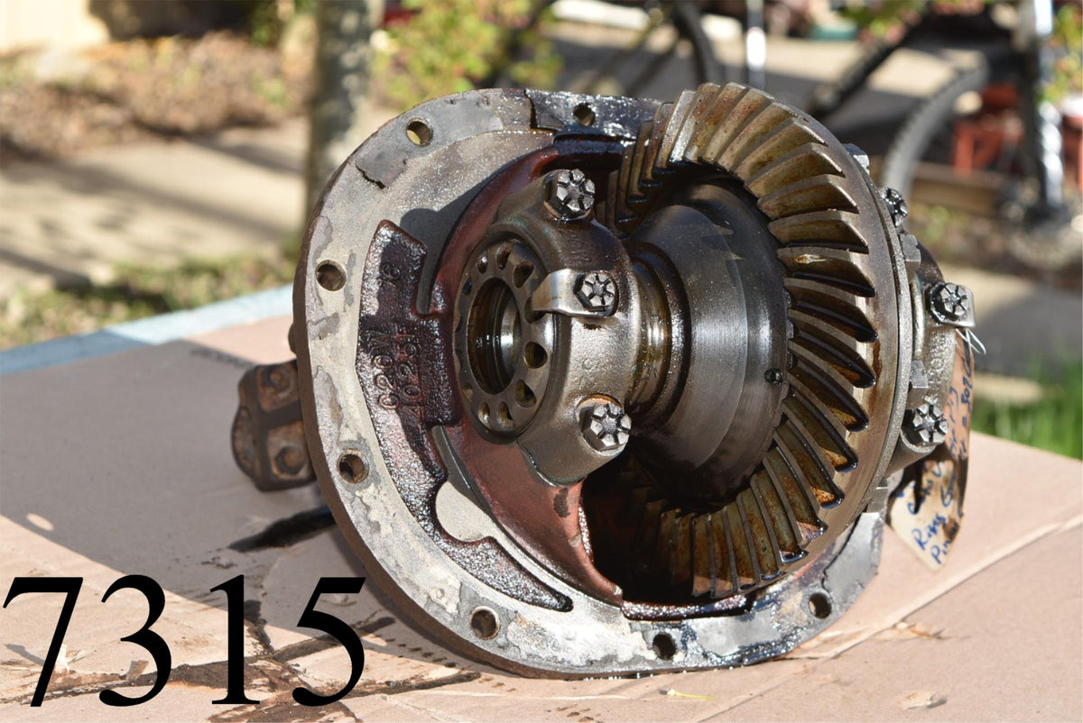 65 71 Ford Mustang 8" Rear Differential Third Member Pig 3.00 28 Splin ...