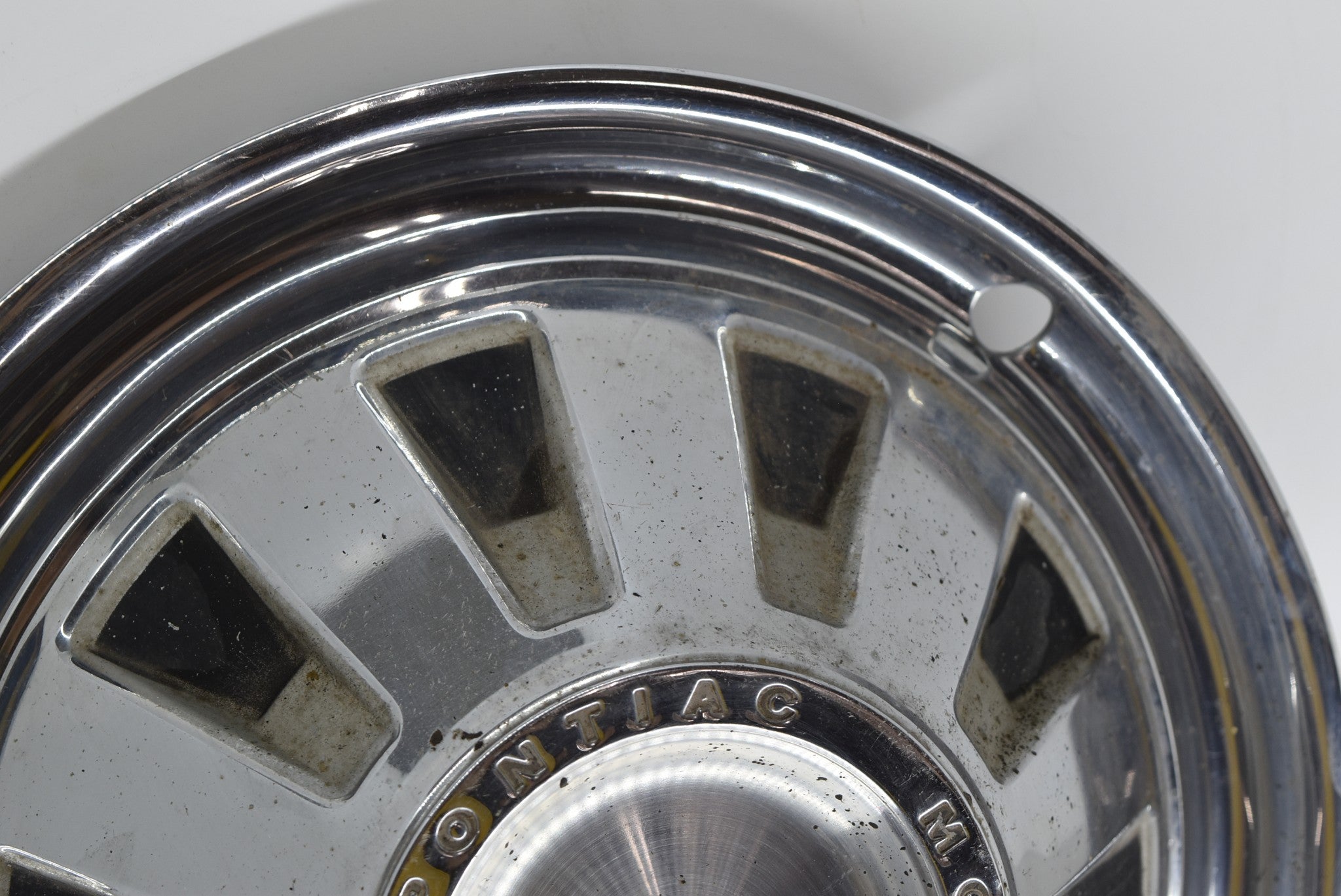 1960 Pontiac Motor Division 14" Hubcap OEM Chrome– FatMan's Garage, LLC