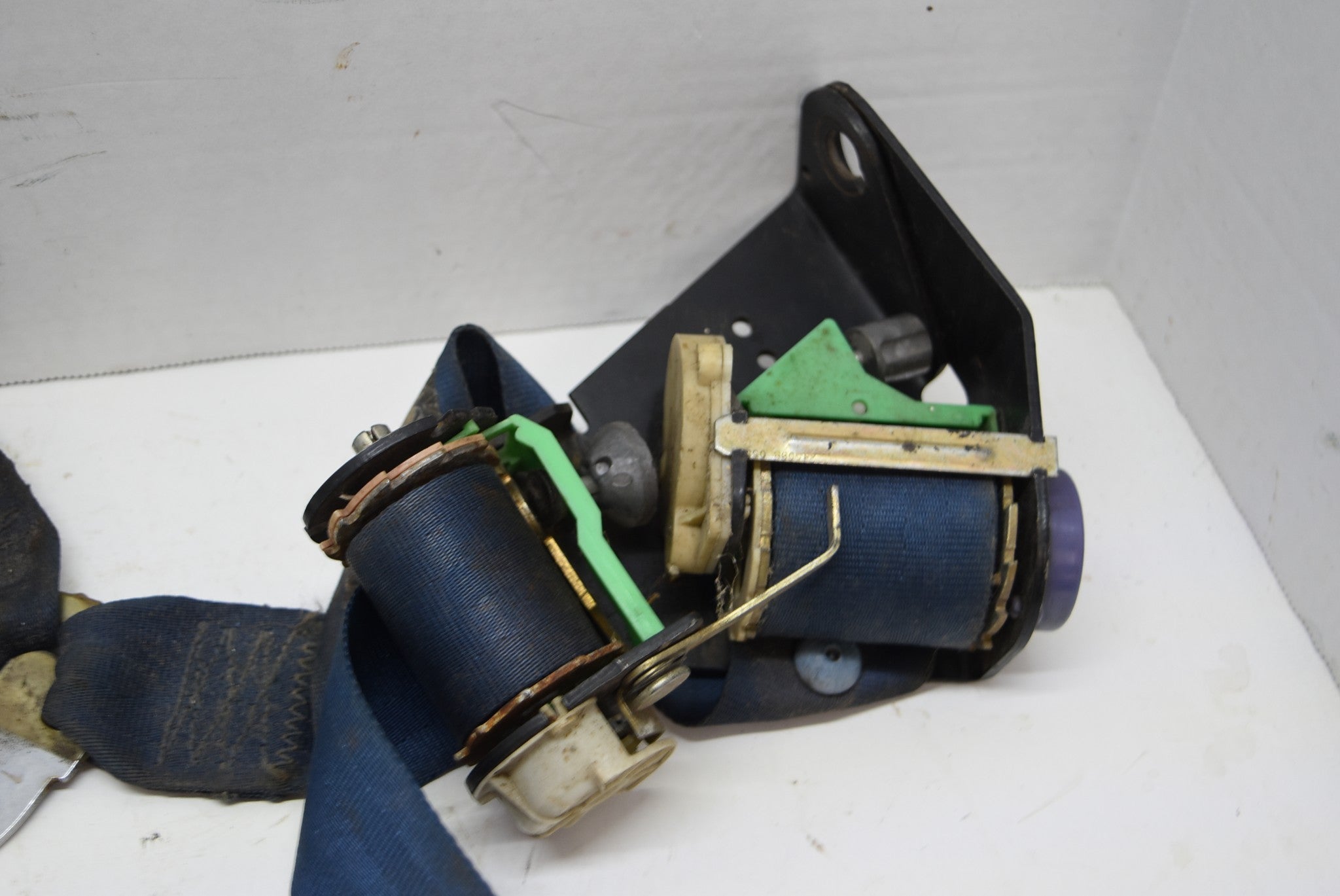 Original 1980-1993 Chevy Blazer Suburban Jimmy Front LH Seatbelt Retra ...