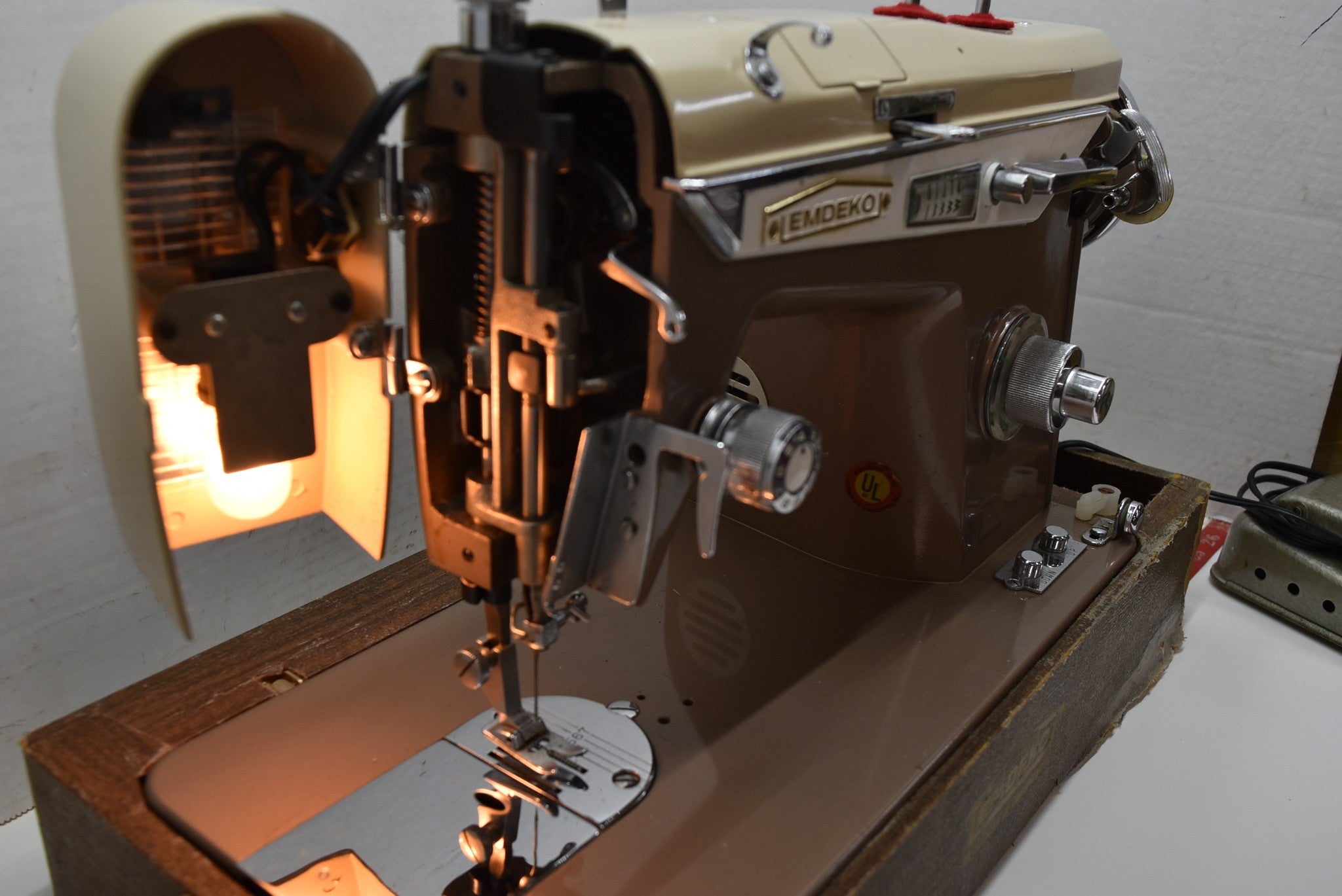 Emdeko Rare Precision Heavy Duty Sewing Machine in Case Works She Shed ...