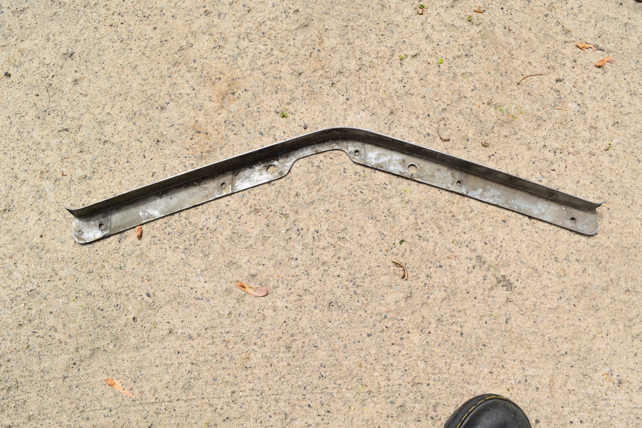 1968 Oldsmobile Cutlass Hood Lip Trim Center Middle Nose V Front Olds ...
