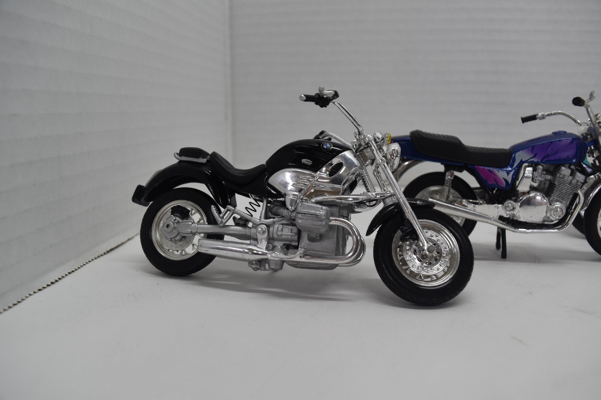 1/18TH SCALE BIKE-NI MOTORCYCLE MODELS MAISTO HONDA BMW R1200 SHADOW V ...