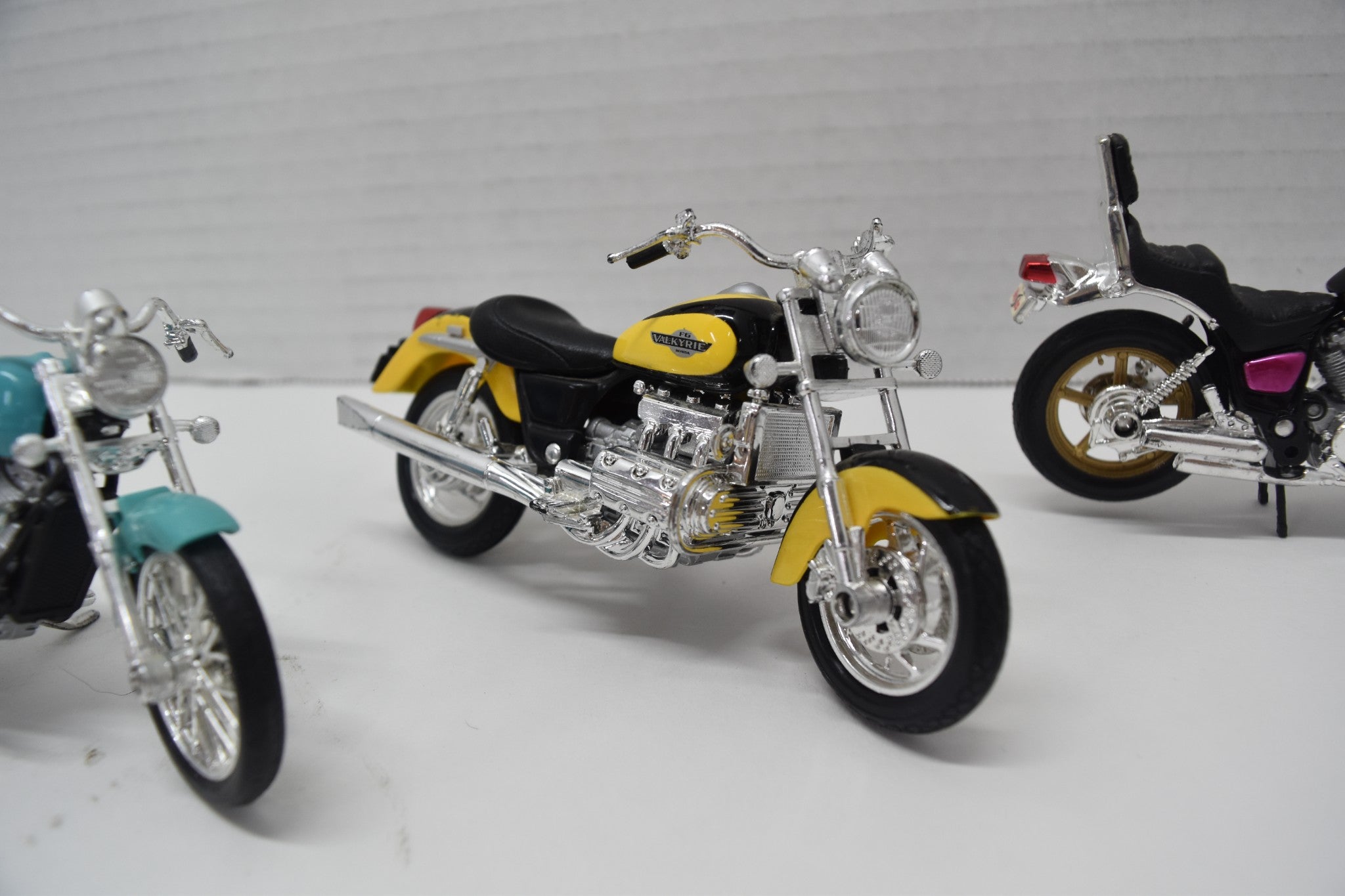 1/18TH SCALE BIKE-NI MOTORCYCLE MODELS MAISTO HONDA BMW R1200 SHADOW V ...