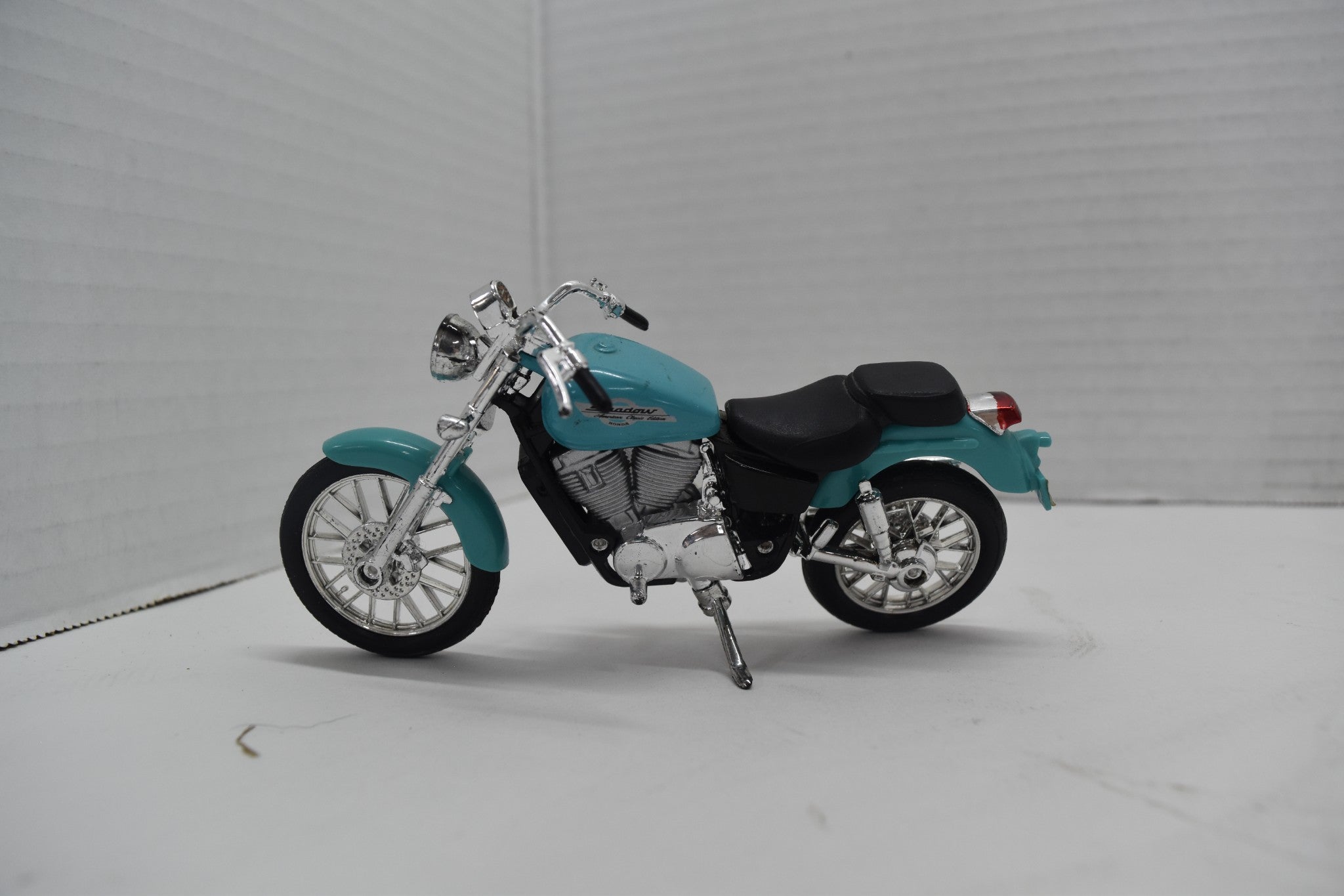 1/18TH SCALE BIKE-NI MOTORCYCLE MODELS MAISTO HONDA BMW R1200 SHADOW V ...