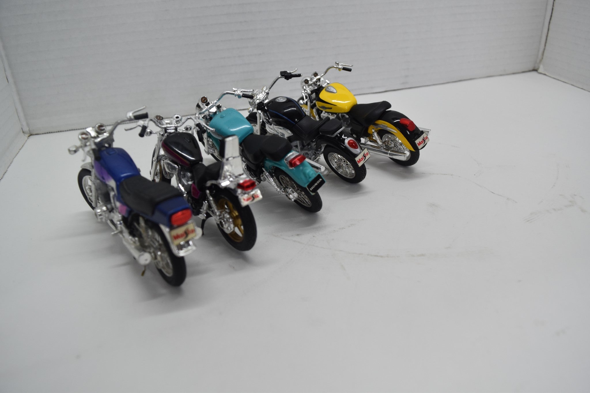1/18TH SCALE BIKE-NI MOTORCYCLE MODELS MAISTO HONDA BMW R1200 SHADOW V ...
