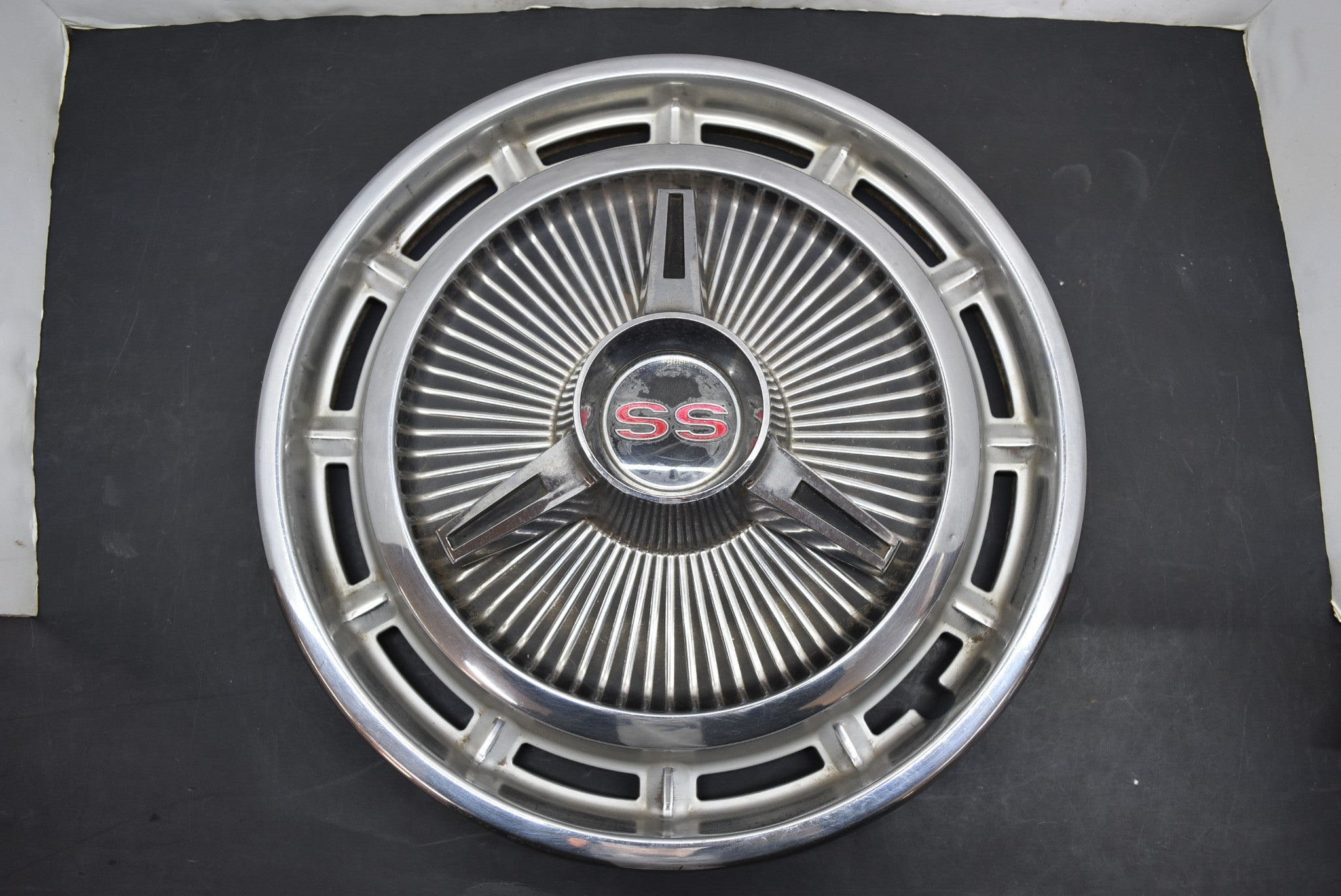 1965-1966 Chevy Impala SS Spinner HubCap 65 66 Wheel Cover Original 14 ...