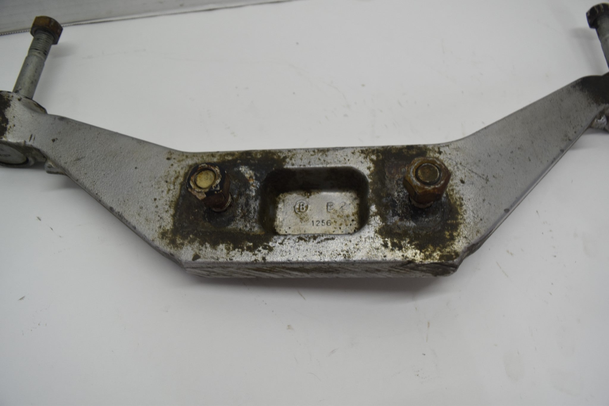 2000 2006 CHEVROLET SILVERADO SIERRA FRONT DIFFERENTIAL CARRIER MOUNT ...