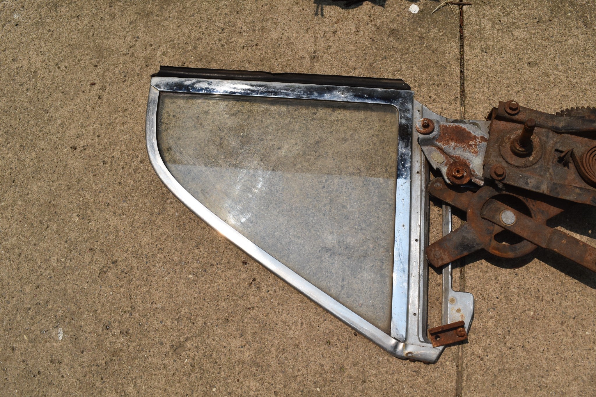 1960 FORD THUNDERBIRD REAR LEFT QUARTER WINDOW GLASS FRAME REGULATOR 6 ...