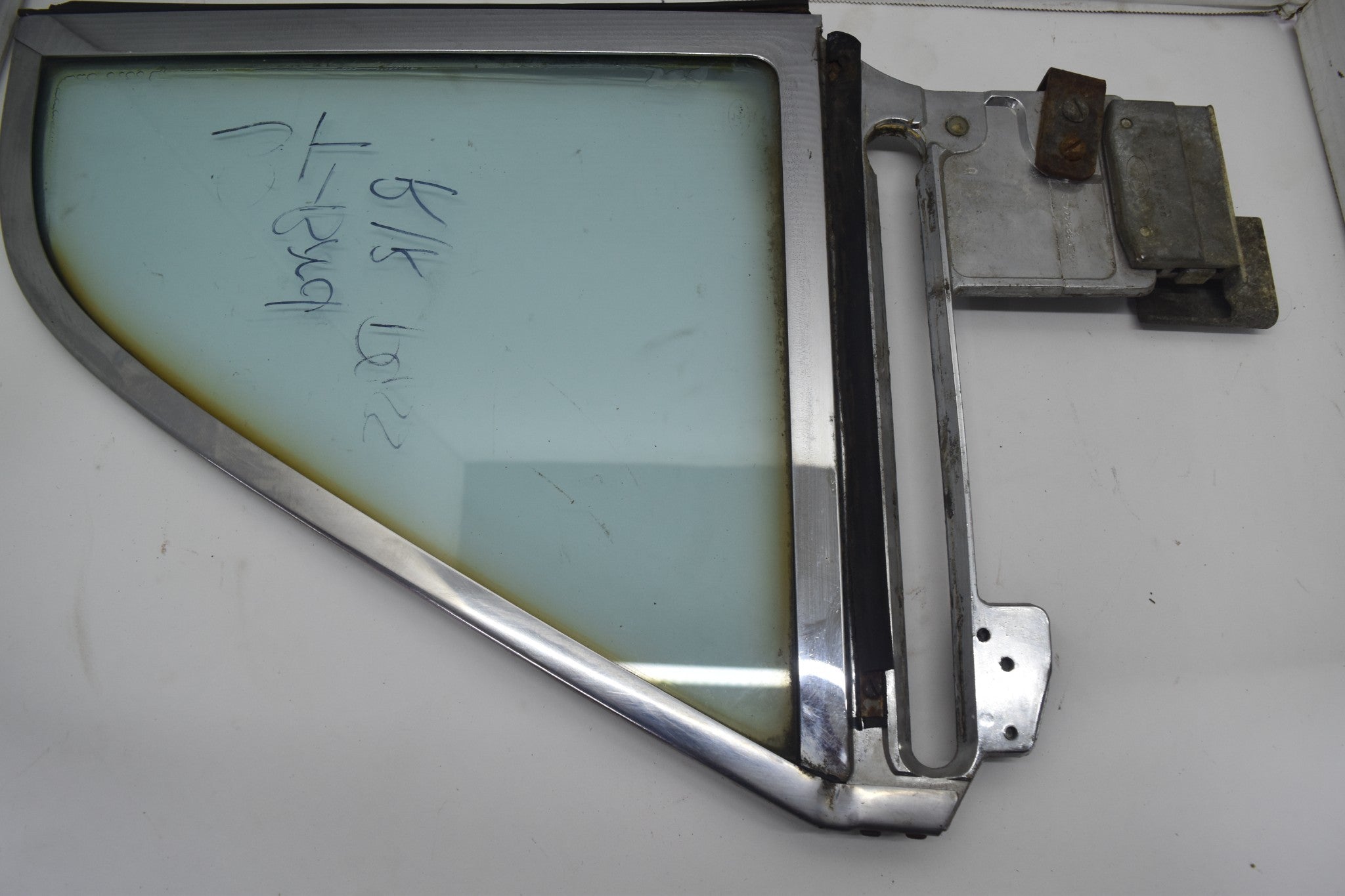 1960 FORD THUNDERBIRD REAR RIGHT QUARTER WINDOW GLASS FRAME 60– FatMan ...
