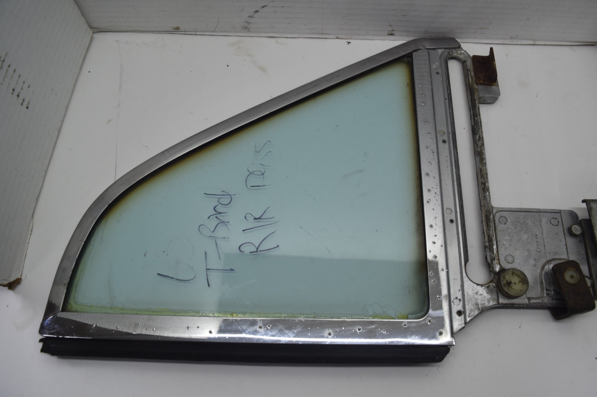 1960 FORD THUNDERBIRD REAR RIGHT QUARTER WINDOW GLASS FRAME 60– FatMan ...
