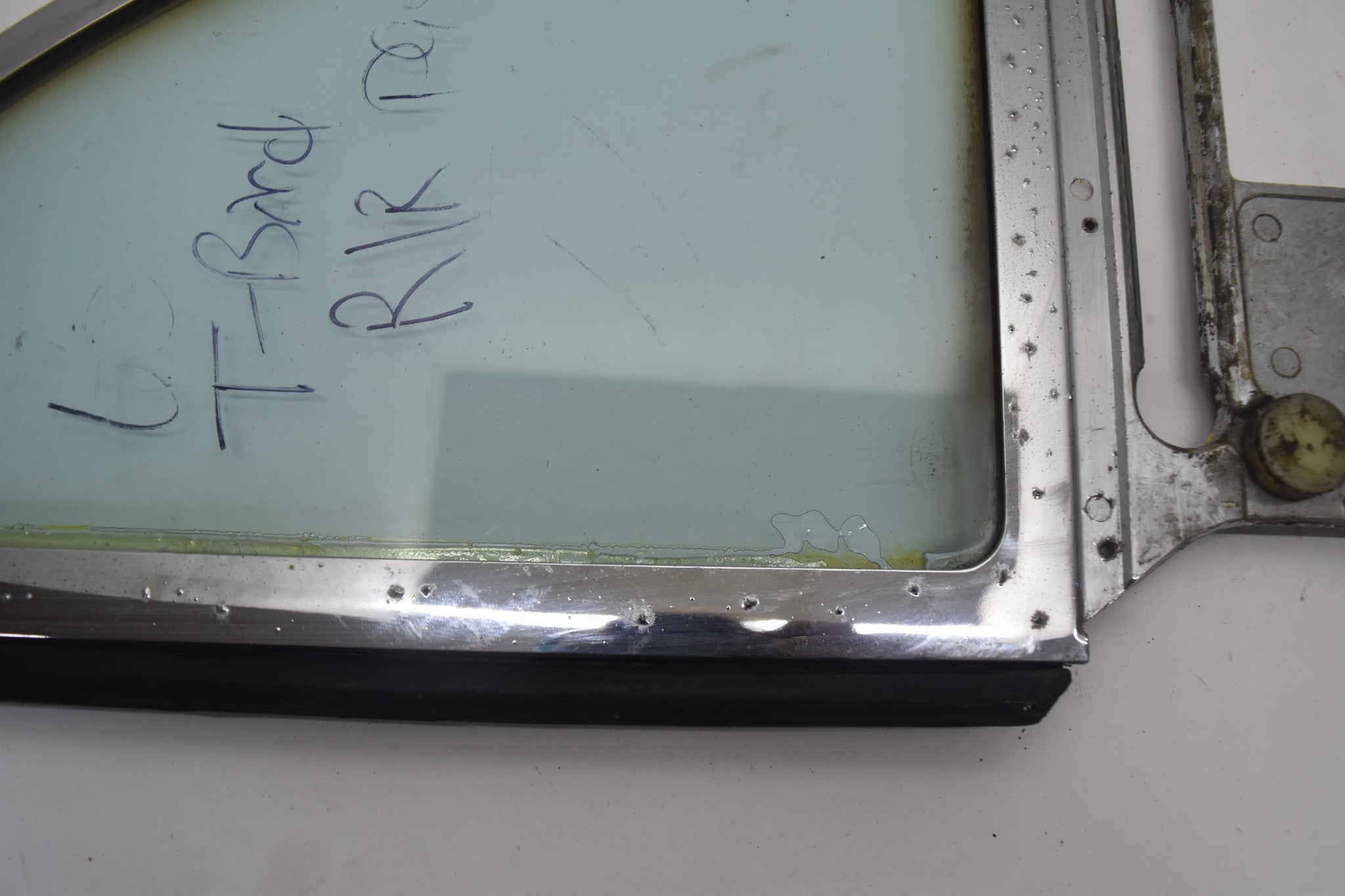 1960 FORD THUNDERBIRD REAR RIGHT QUARTER WINDOW GLASS FRAME 60– FatMan ...