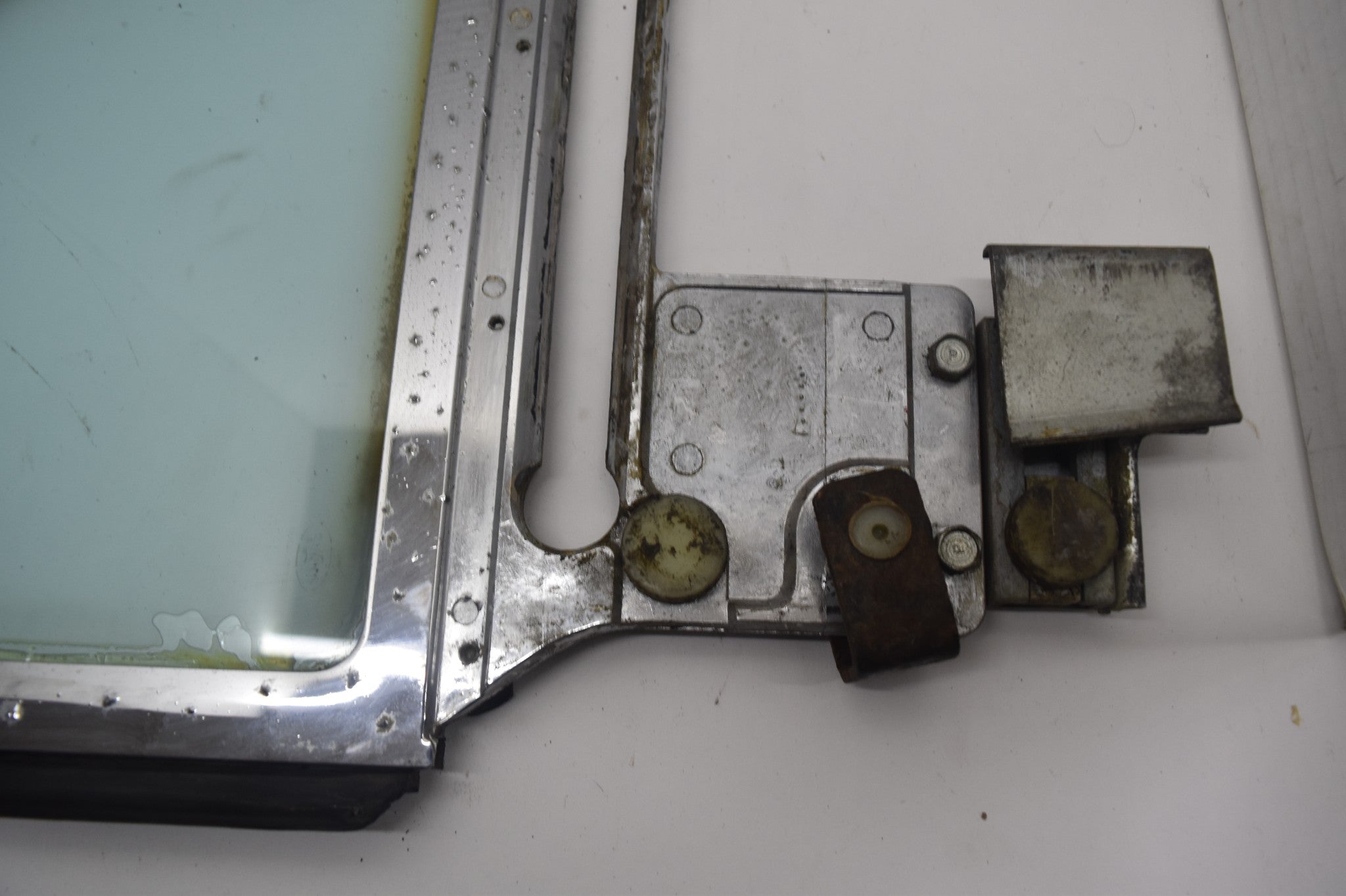 1960 FORD THUNDERBIRD REAR RIGHT QUARTER WINDOW GLASS FRAME 60– FatMan ...