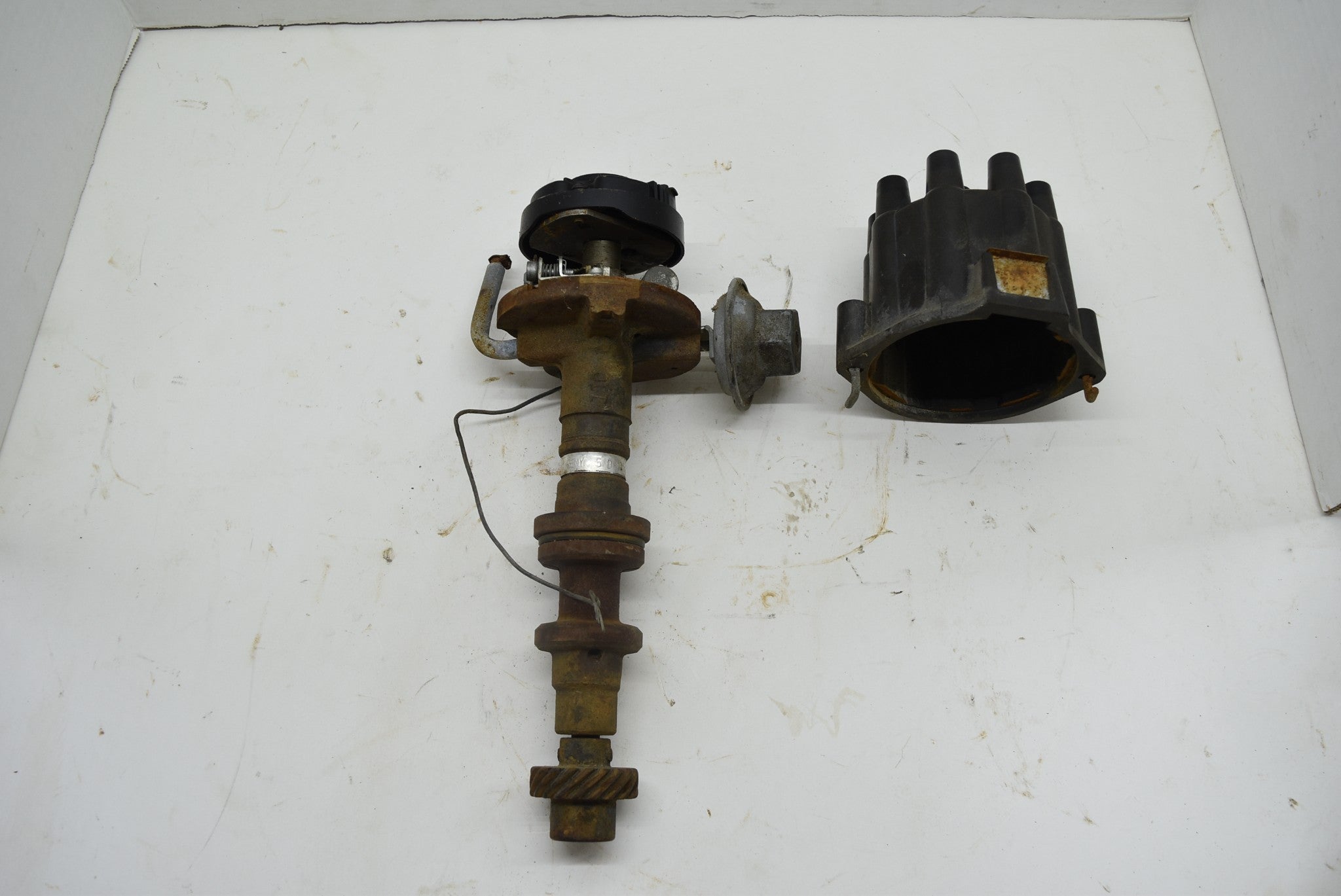 1958 CADILLAC GM DELCO REMY DISTRIBUTOR OEM 1110867 ORIGINAL BUICK VAC ...