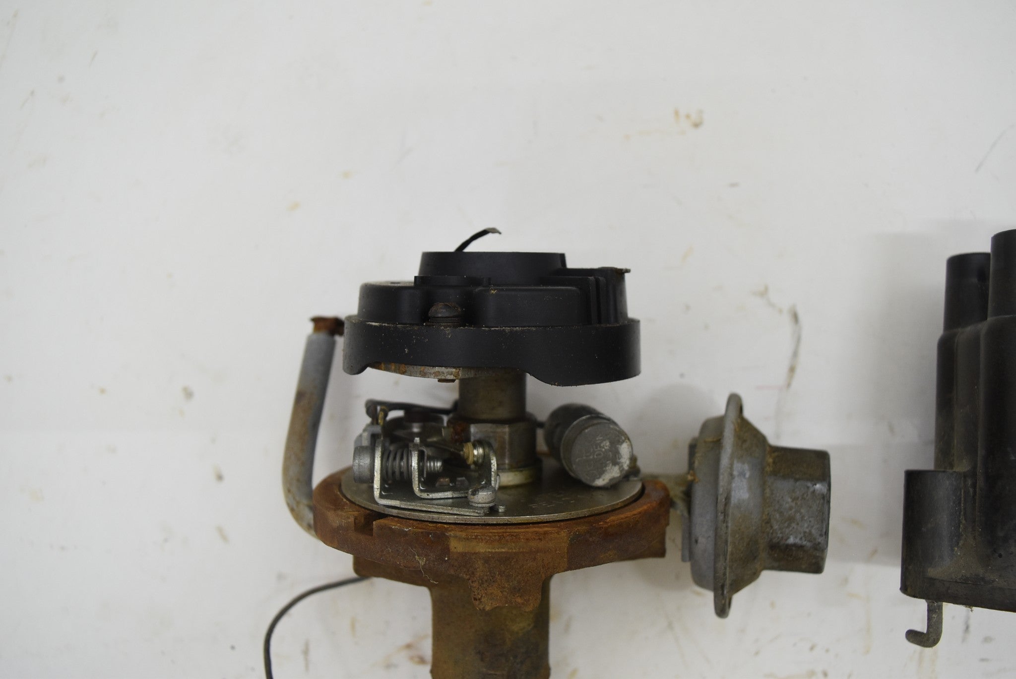 1958 CADILLAC GM DELCO REMY DISTRIBUTOR OEM 1110867 ORIGINAL BUICK VAC ...