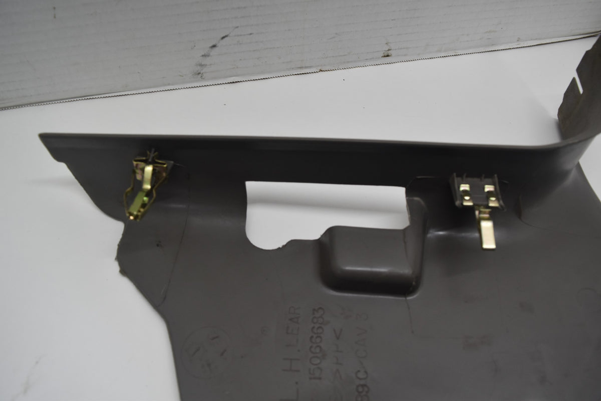 1999 2006 CHEVROLET SILVERADO LEFT SIDE KICK PANEL TRIM 01 02 03 04 05 ...