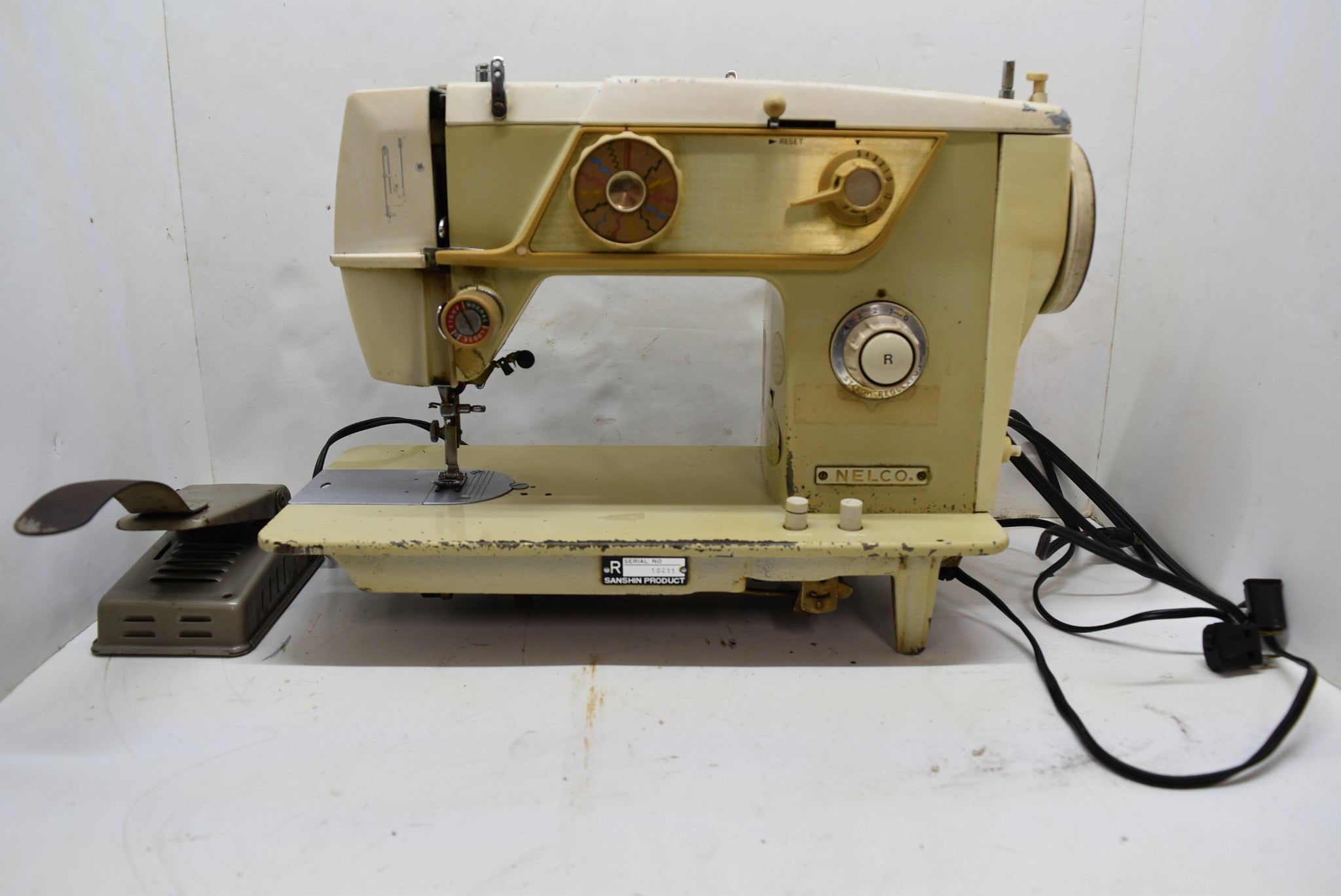 Vintage Nelco Sewing Machine Golden Stitch Series She Shed W/ Pedal Te ...